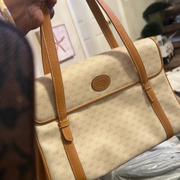 Gucci | Bags | Gucci Cream And Tan Shoulder Bag With Timeless Elegance ...